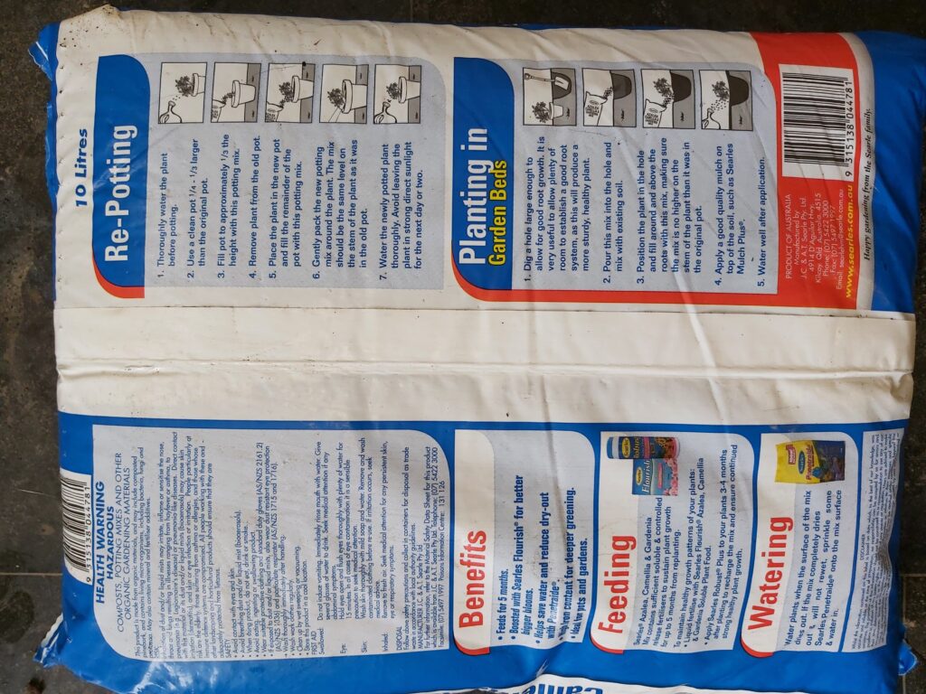 Azalea, camellia & gardenia mix 10L | Camden Nurseries